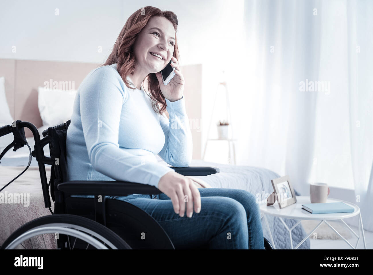 Smiling female person talking per telephone Stock Photo - Alamy
