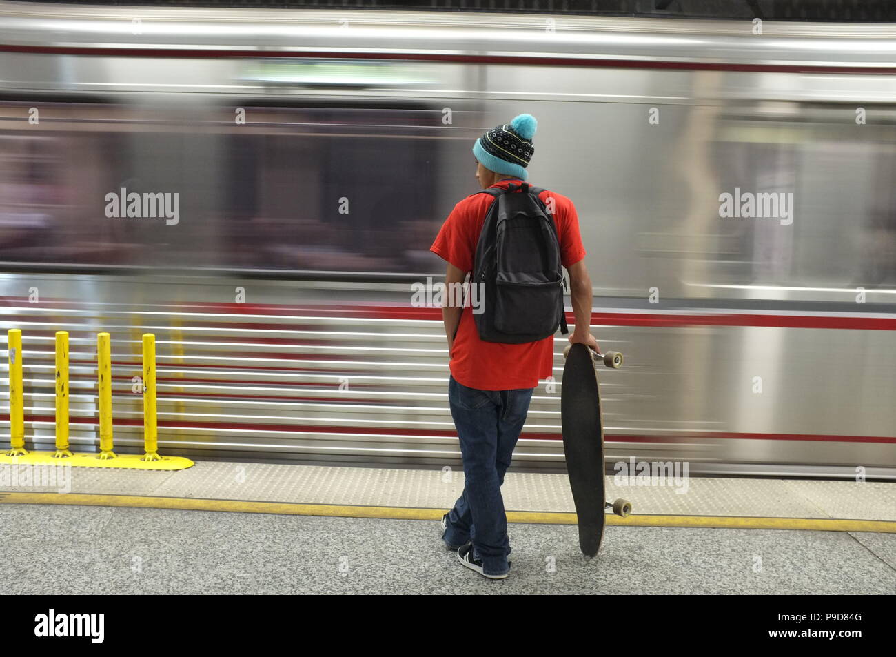 Los Angeles, USA - July 29: Unidentified random people in the streets ...
