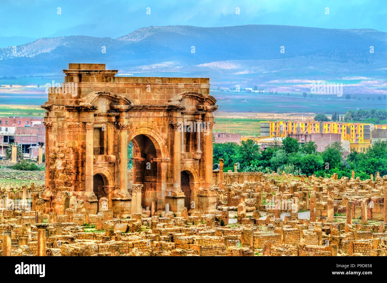 Trajan Arch within the ruins of Timgad in Algeria Stock Photo - Alamy