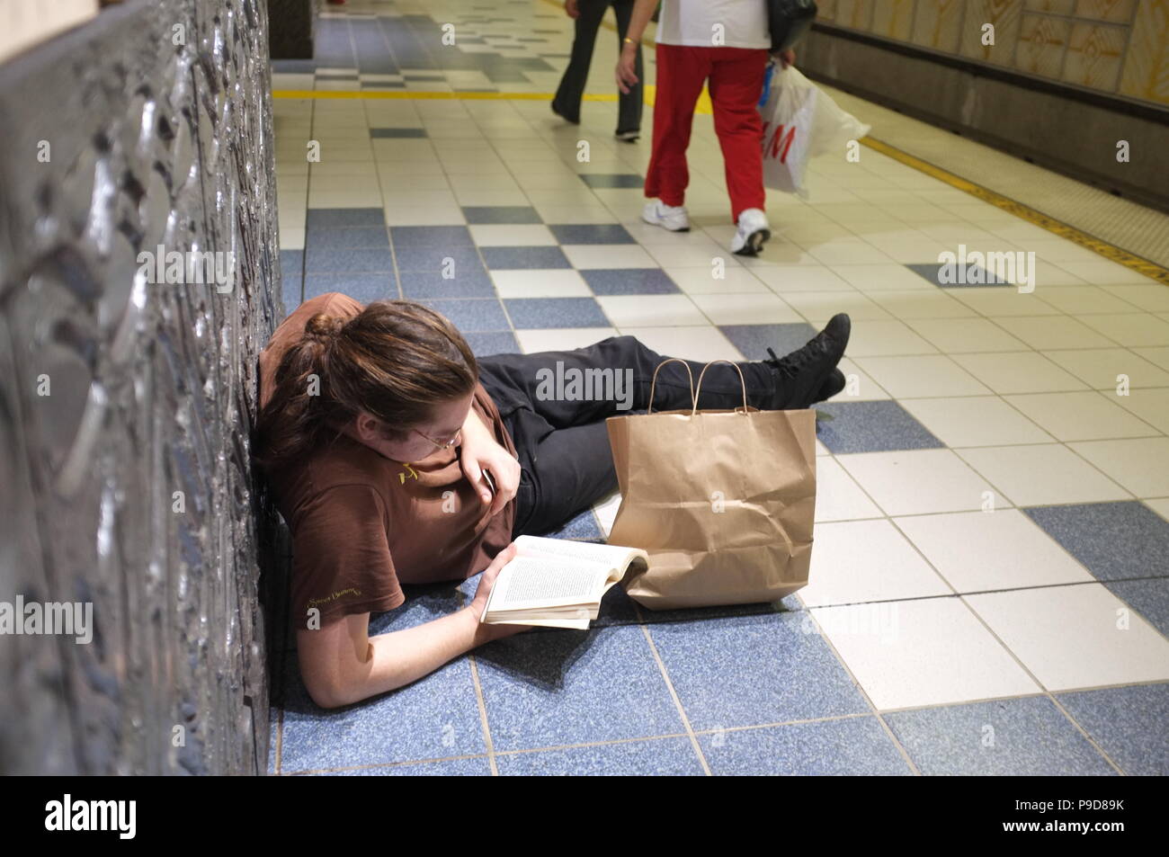 Los Angeles, USA - July 29: Unidentified random people in the streets ...