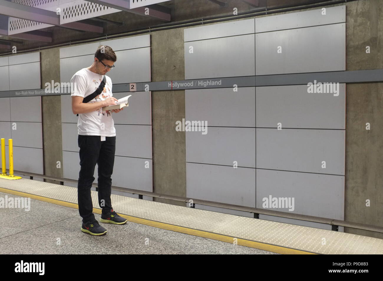 Los Angeles, USA - July 29: Unidentified random people in the streets ...