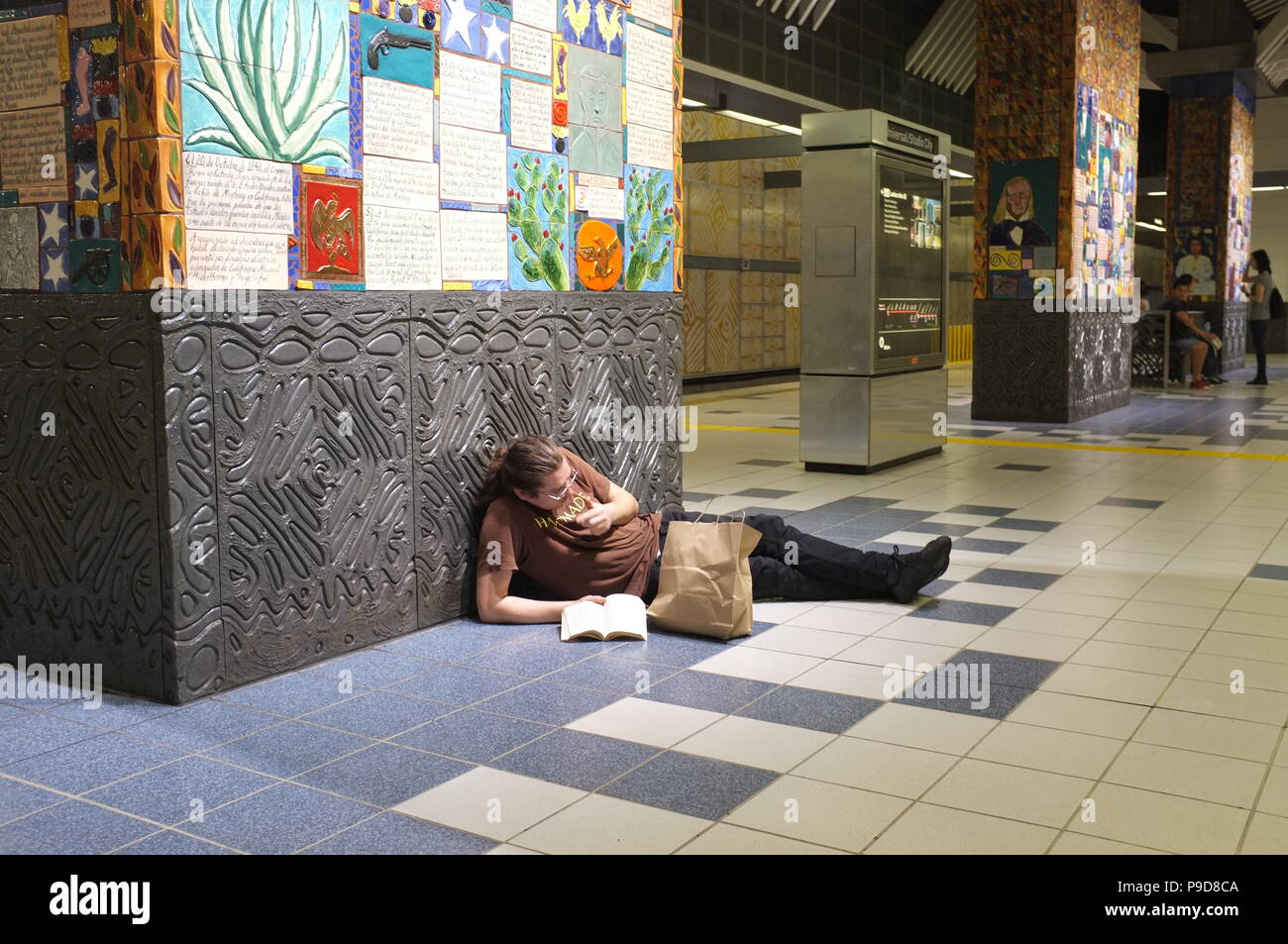 Los Angeles, USA - July 29: Unidentified random people in the streets ...