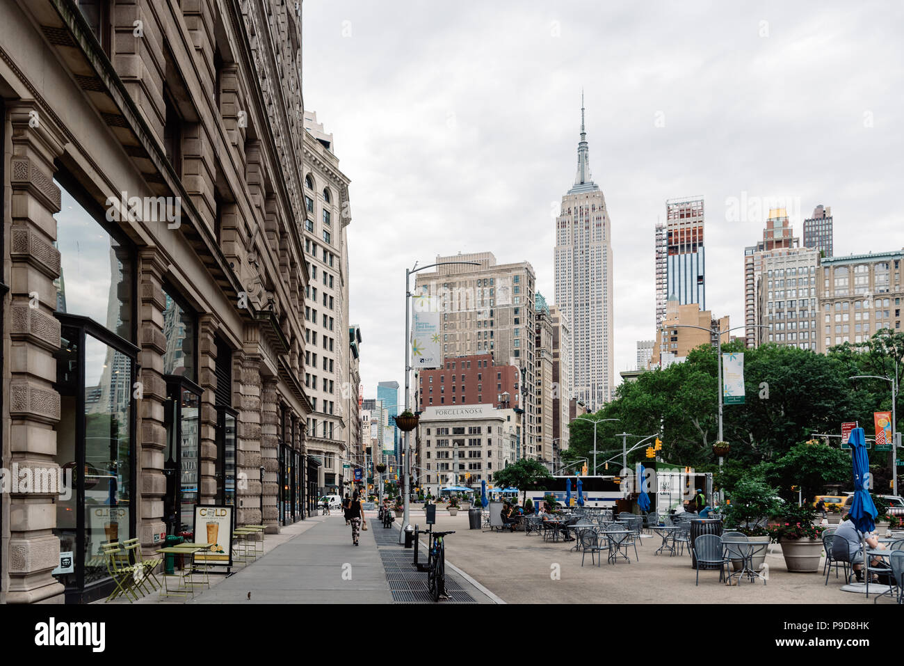 Urban scene flatiron building on hi-res stock photography and images ...