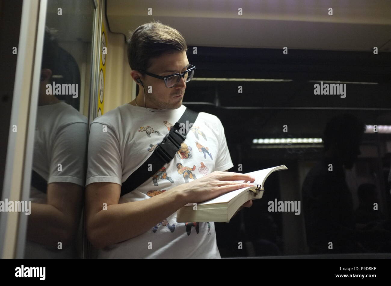Los Angeles, USA - July 29: Unidentified random people in the streets ...