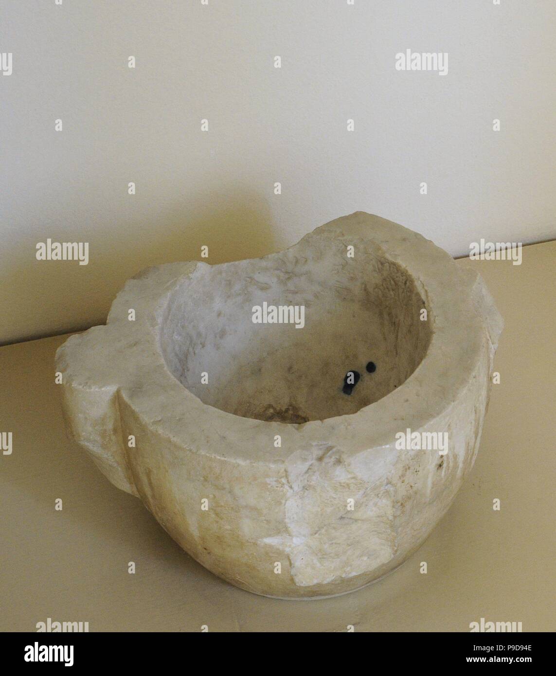 Ancient roman mortar and pestle hi-res stock photography and images - Alamy
