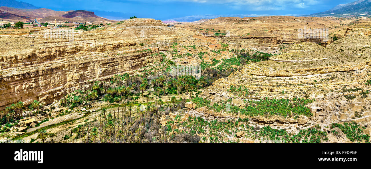 Desert landscape algeria hi-res stock photography and images - Alamy