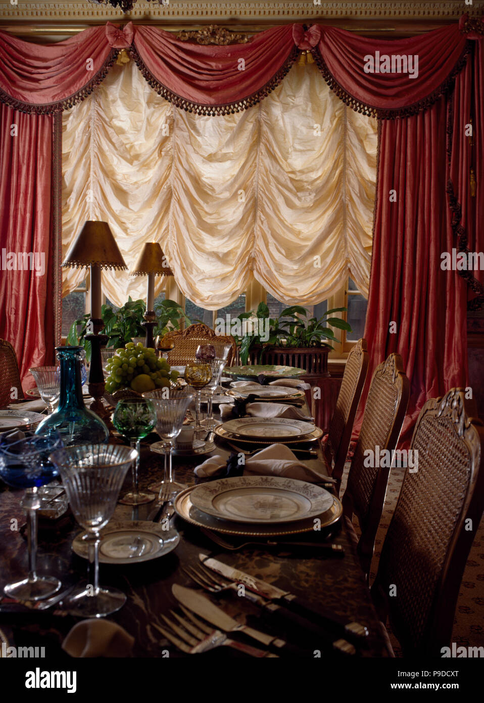 Festoon curtains hi-res stock photography and images - Alamy