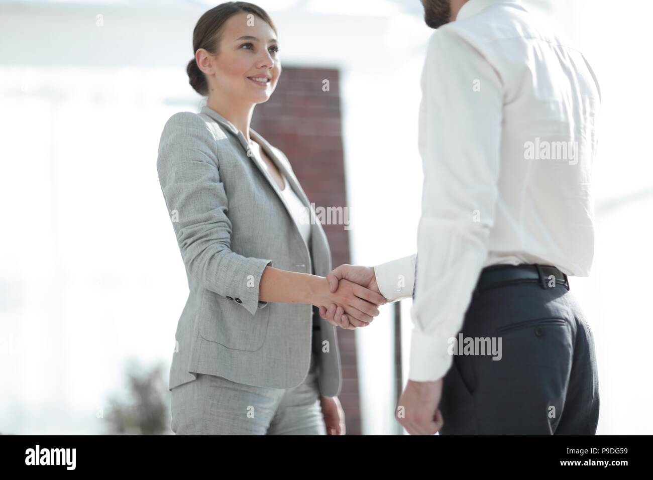 welcome and handshake business partners Stock Photo - Alamy