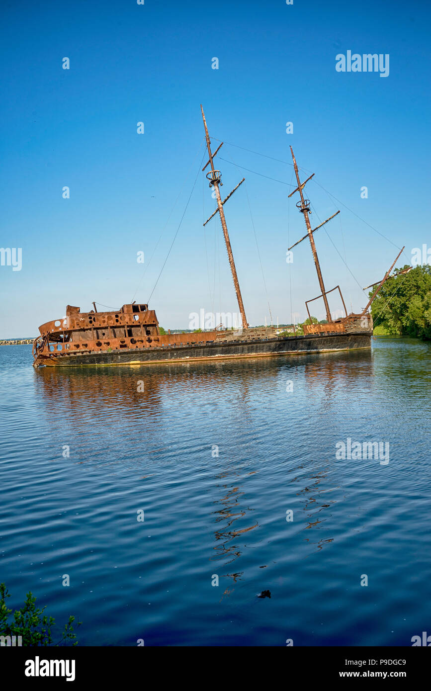 Abandonedn rusty old Shipwreck on the sea Stock Photo - Alamy