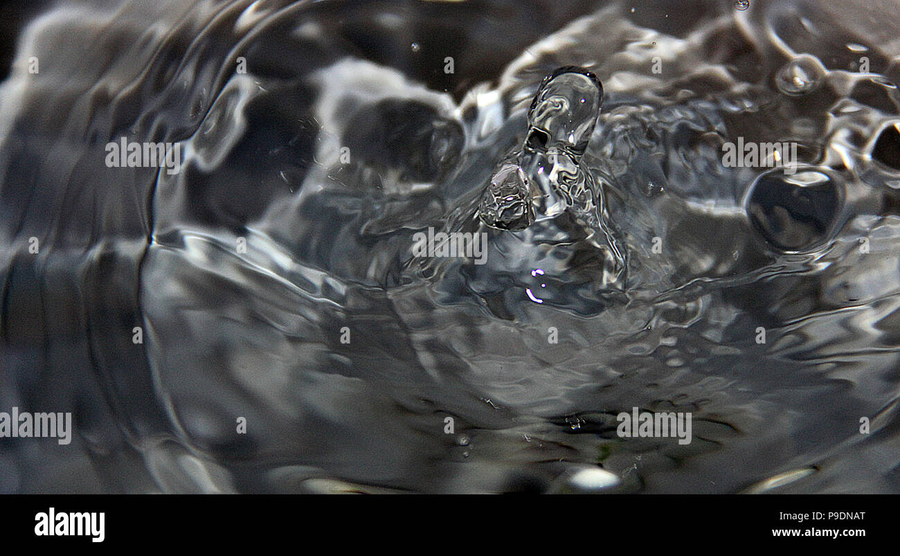 Droplets hitting water surface Stock Photo - Alamy