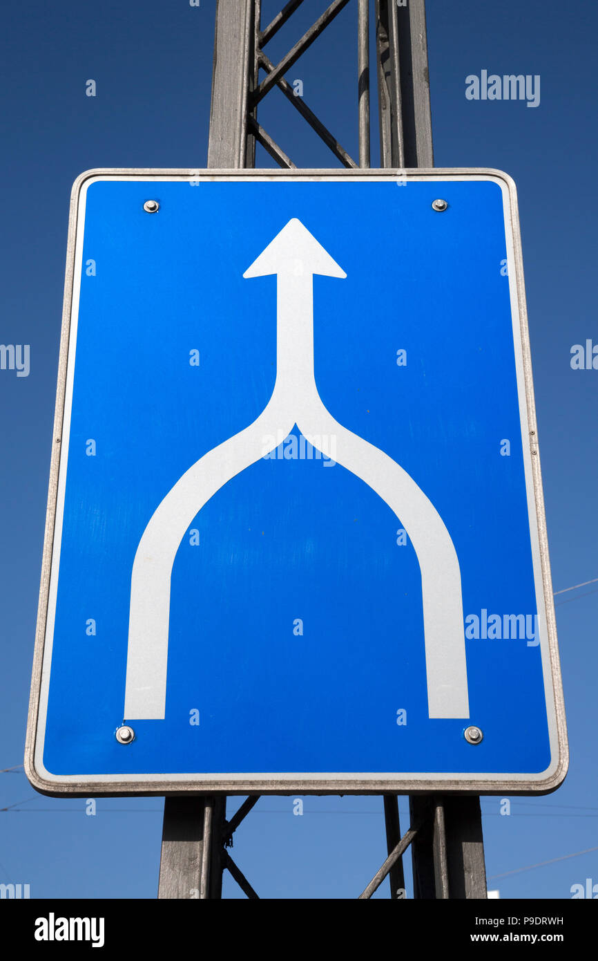 Merge sign hi-res stock photography and images - Alamy