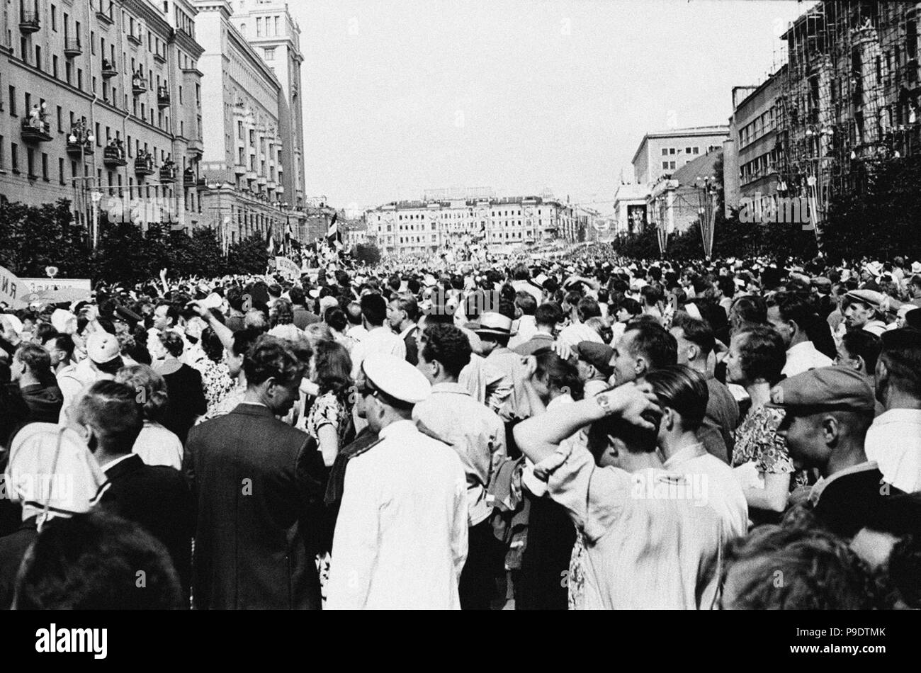 World festival of youth 1957 Black and White Stock Photos & Images - Alamy