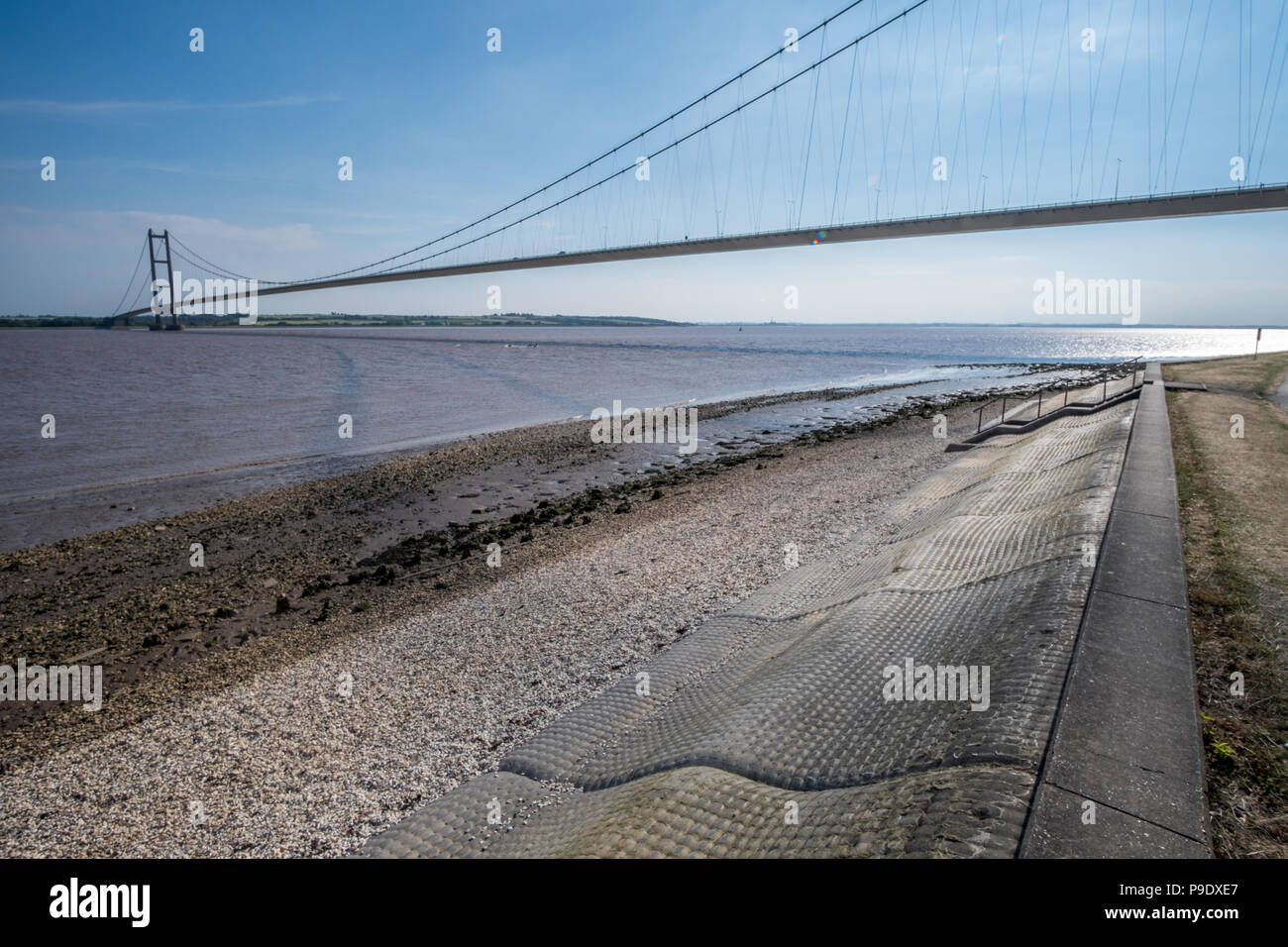 Side view of the Humber suspension Bridge Stock Photo - Alamy