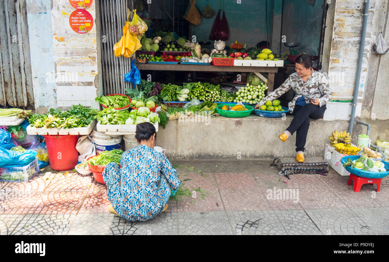 Storekeeper hi-res stock photography and images - Alamy