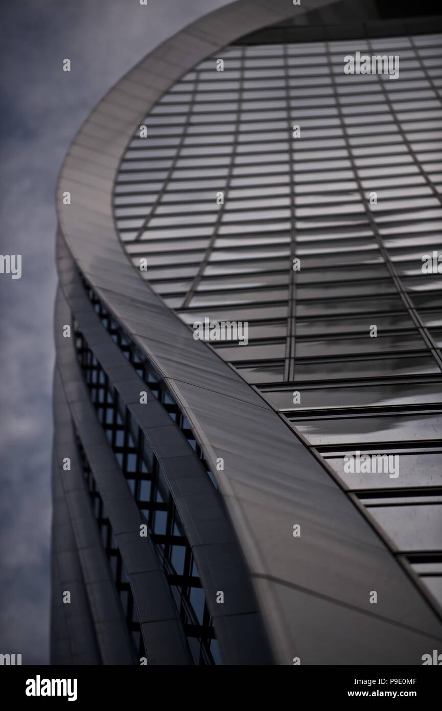 Hi rise building terrace hi-res stock photography and images - Alamy