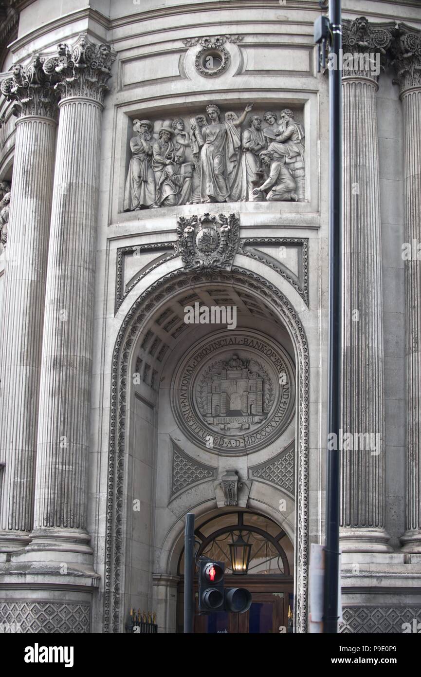 Thread needle street london hi-res stock photography and images - Alamy