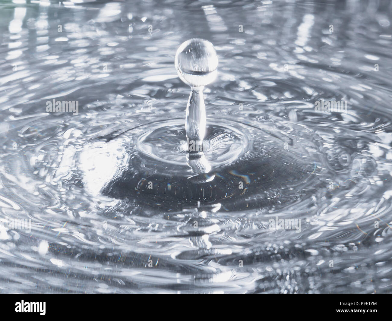 Rebound water drop hi-res stock photography and images - Alamy