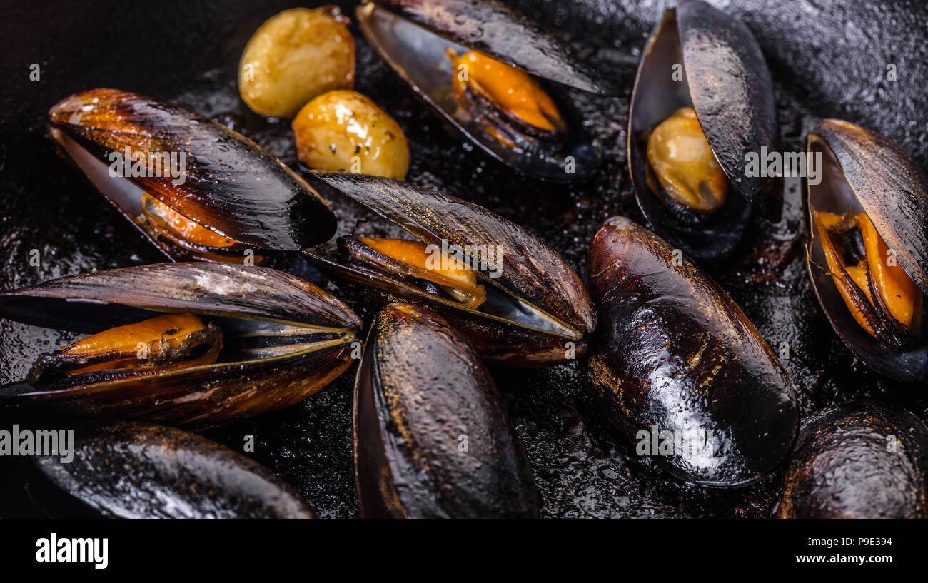 food background, texture of cooked mussels closeup Stock Photo - Alamy