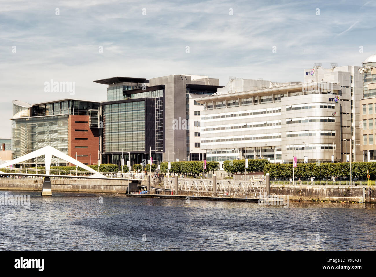 Modern office building river city hi-res stock photography and images ...