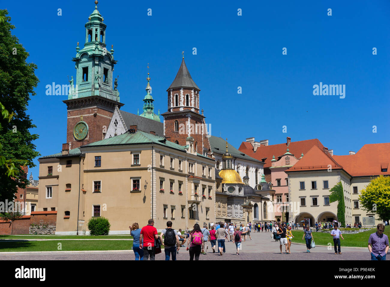Italian styled main courtyard hi-res stock photography and images - Alamy