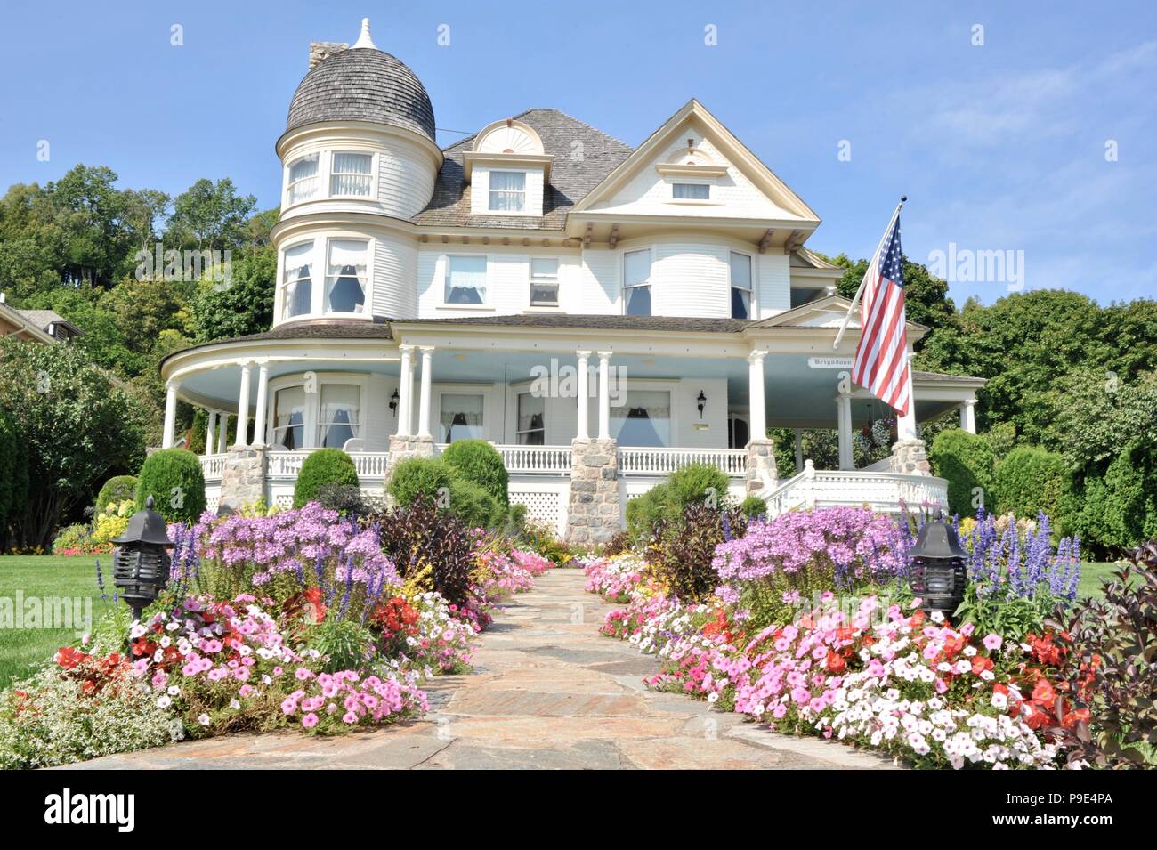 Victorian style cottage hi-res stock photography and images - Alamy