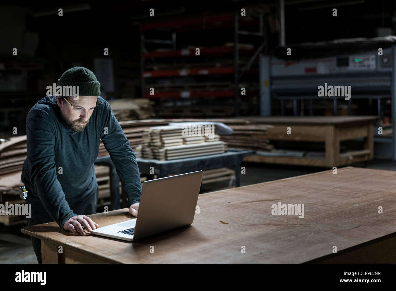 Typing on lap top hi-res stock photography and images - Alamy