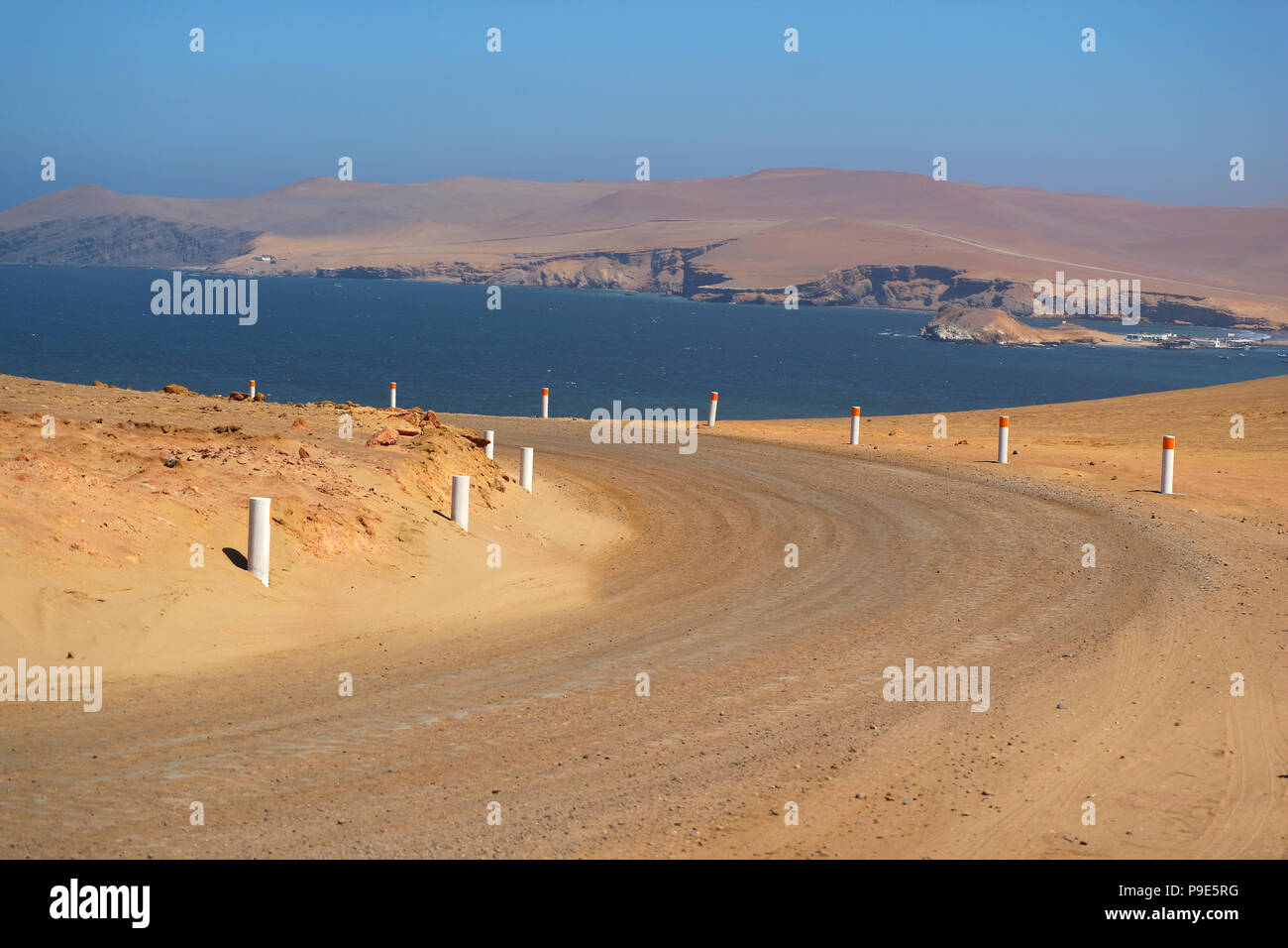 Paracas desert road along the Pacific ocean, Paracas National Reserve ...