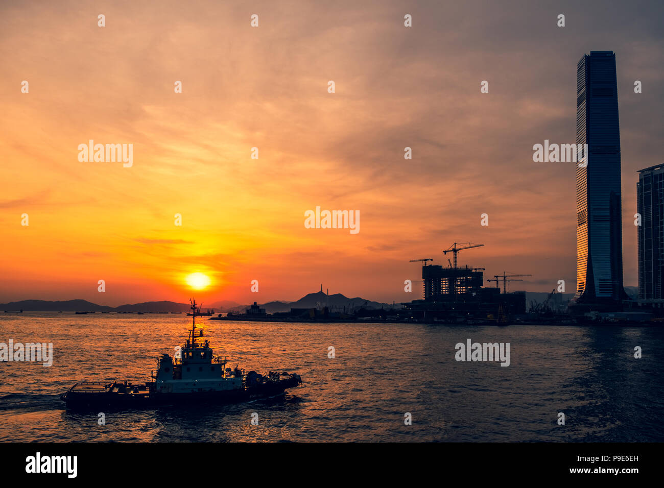 Harbor scene at sunset hi-res stock photography and images - Alamy