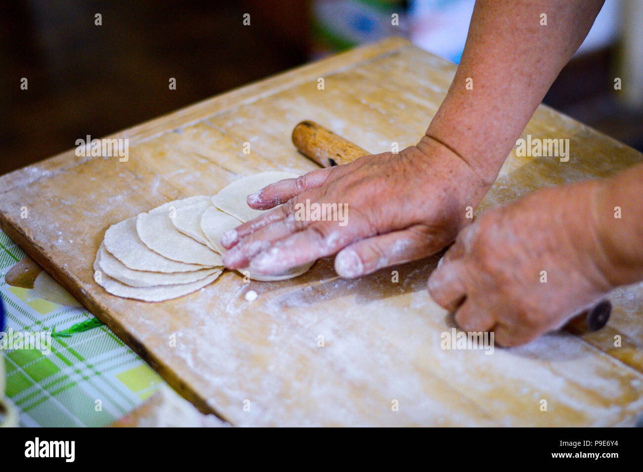 Dumpling skins hi-res stock photography and images - Alamy