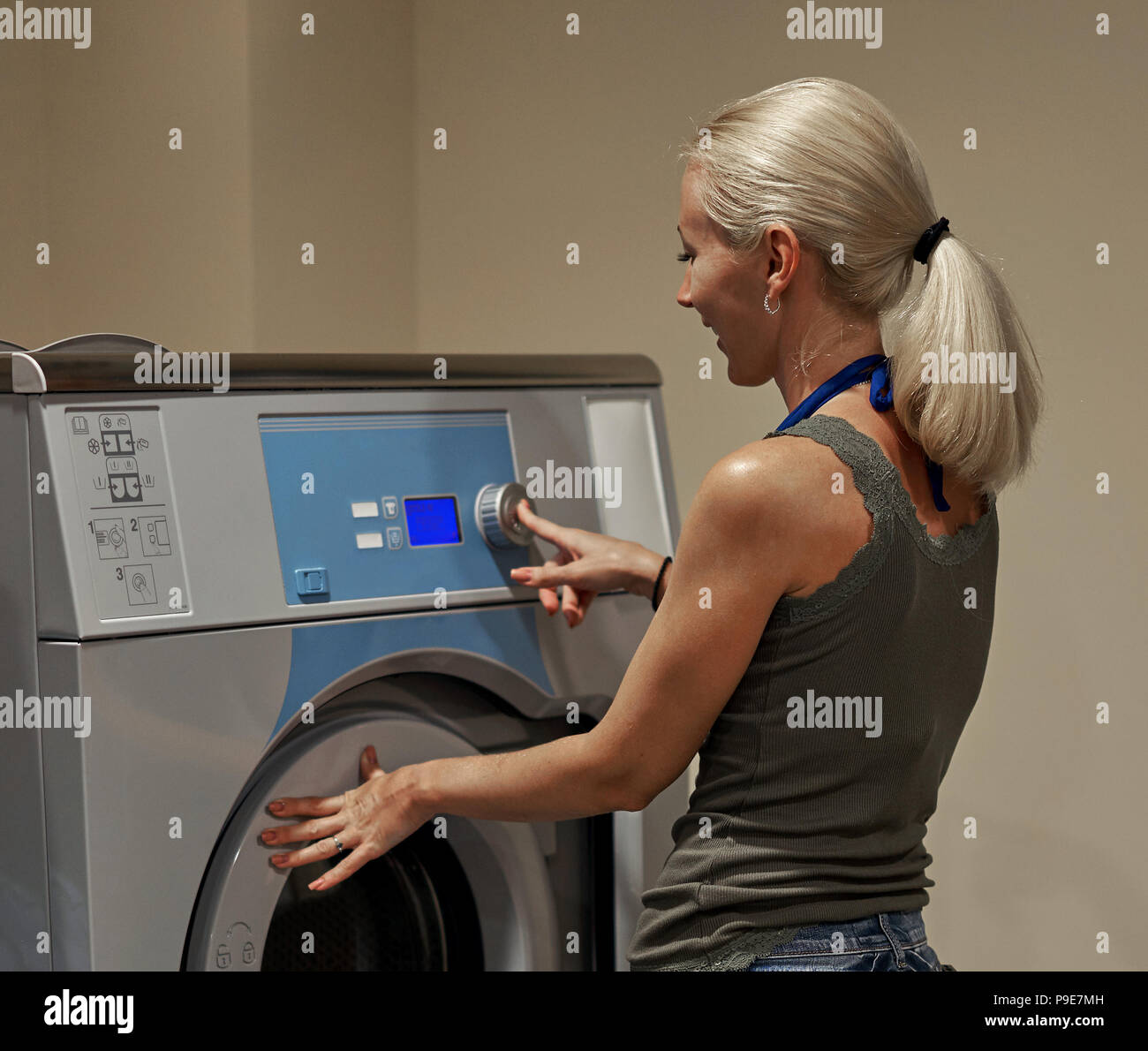 The laundry worker hi-res stock photography and images - Alamy