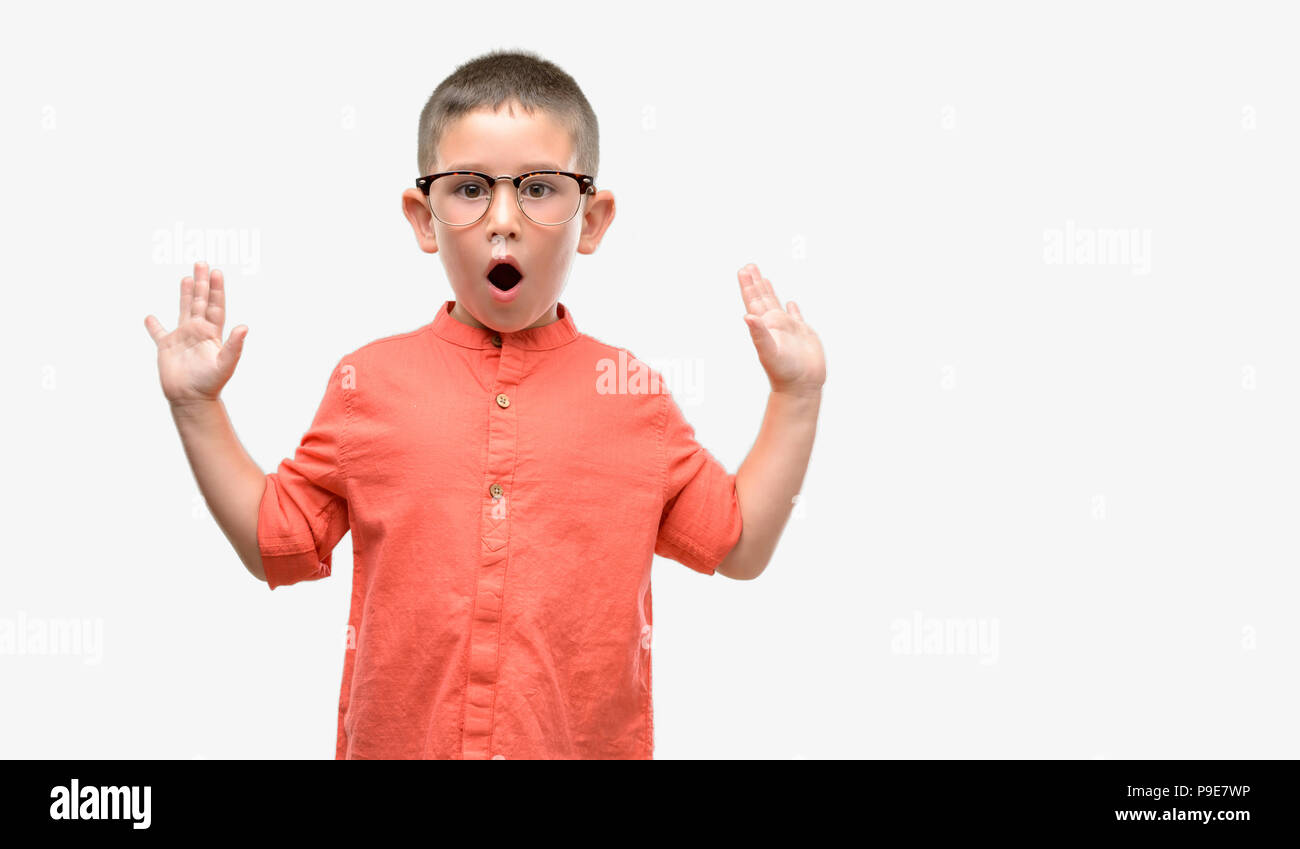 Kid afraid in dark hi-res stock photography and images - Alamy