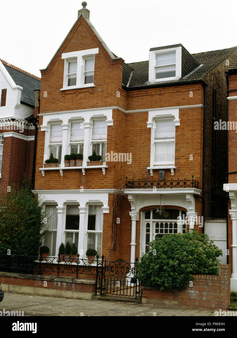 Semi-detached traditional Edwardian town house Stock Photo - Alamy
