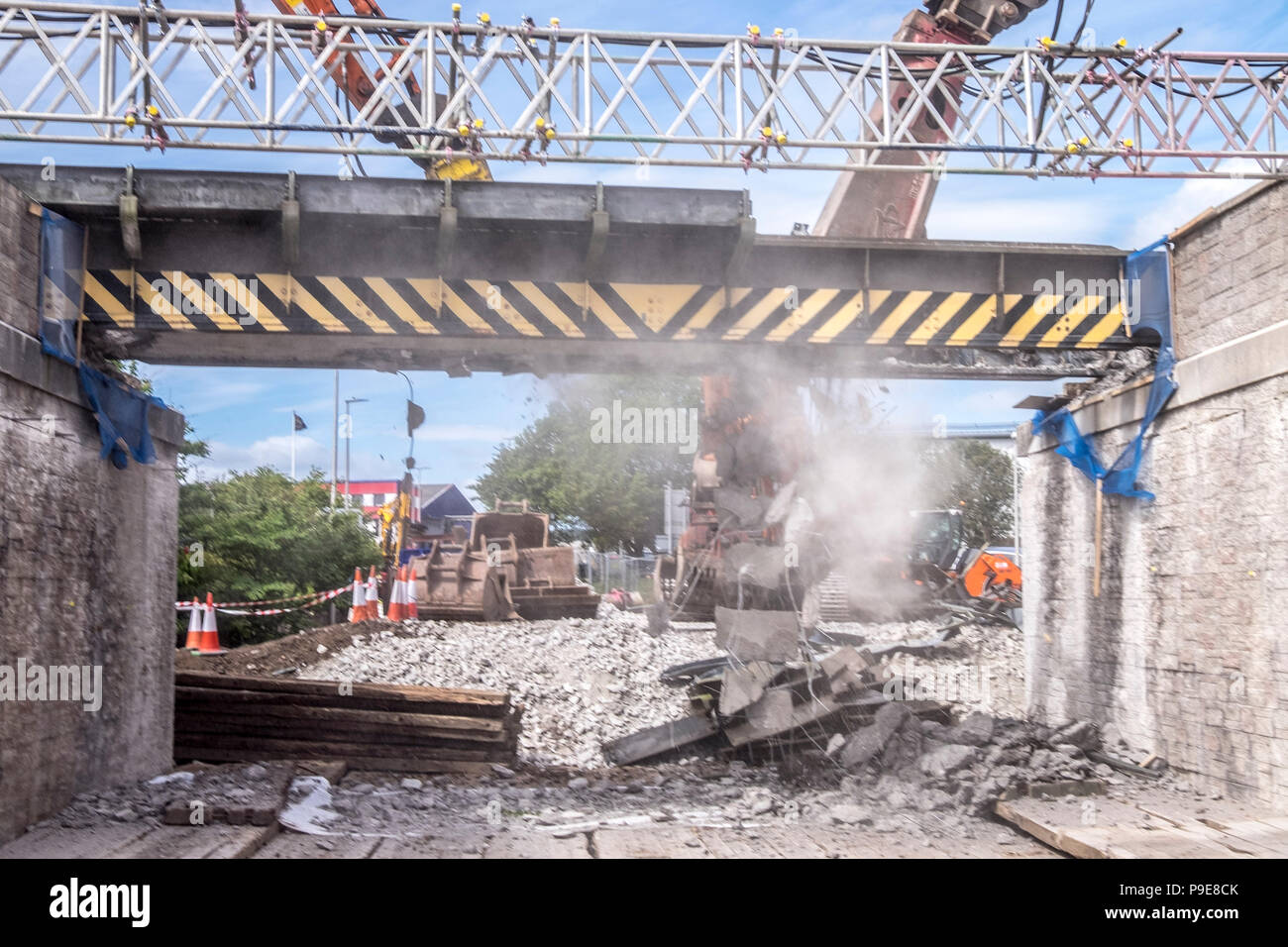 Demolish horizontal hi-res stock photography and images - Alamy