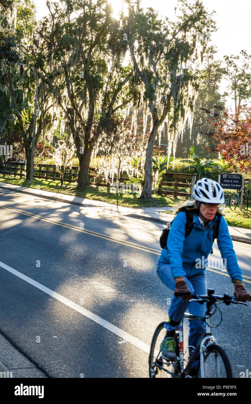 Students cycling helmet hi-res stock photography and images - Alamy