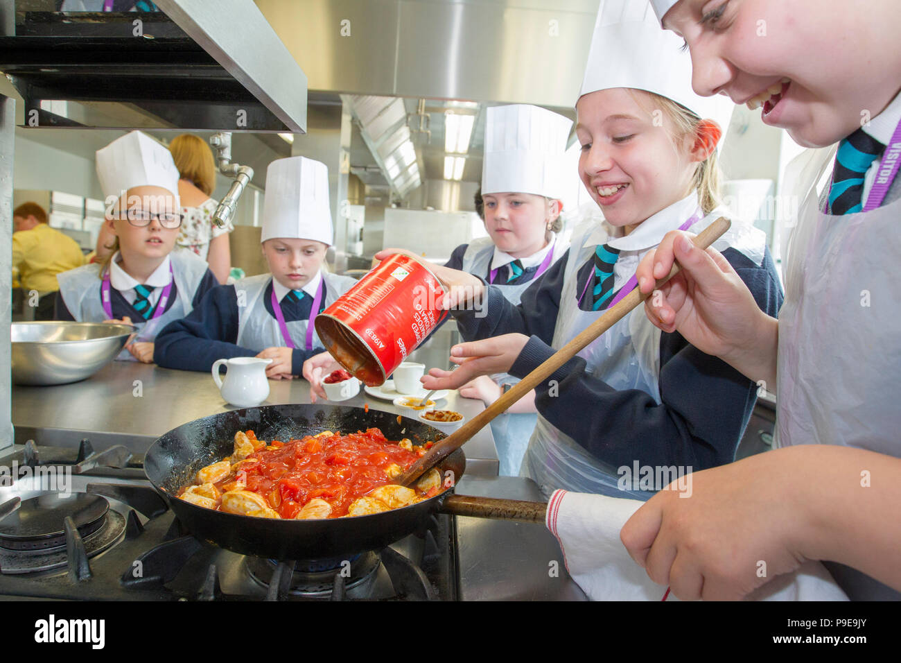 Healthy eating children hi-res stock photography and images - Alamy