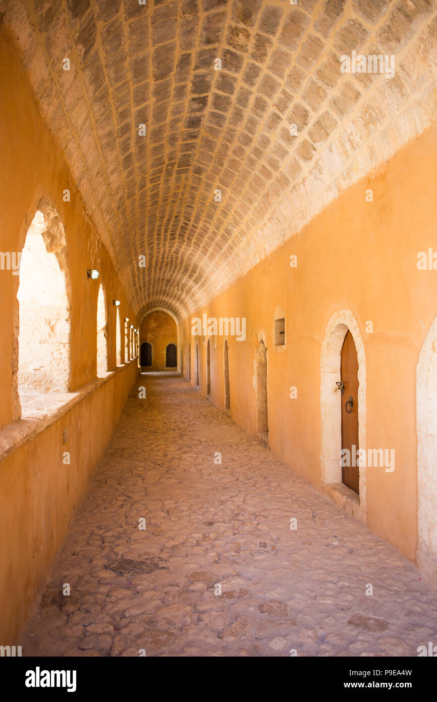 Venetian passageway hi-res stock photography and images - Alamy