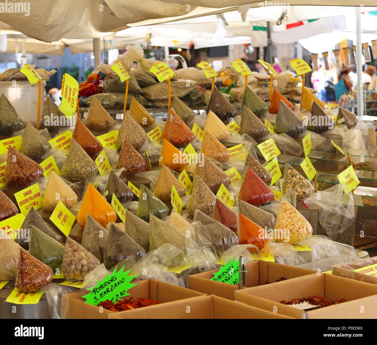 Herbs and spices in bulk bags at Rome market Stock Photo - Alamy
