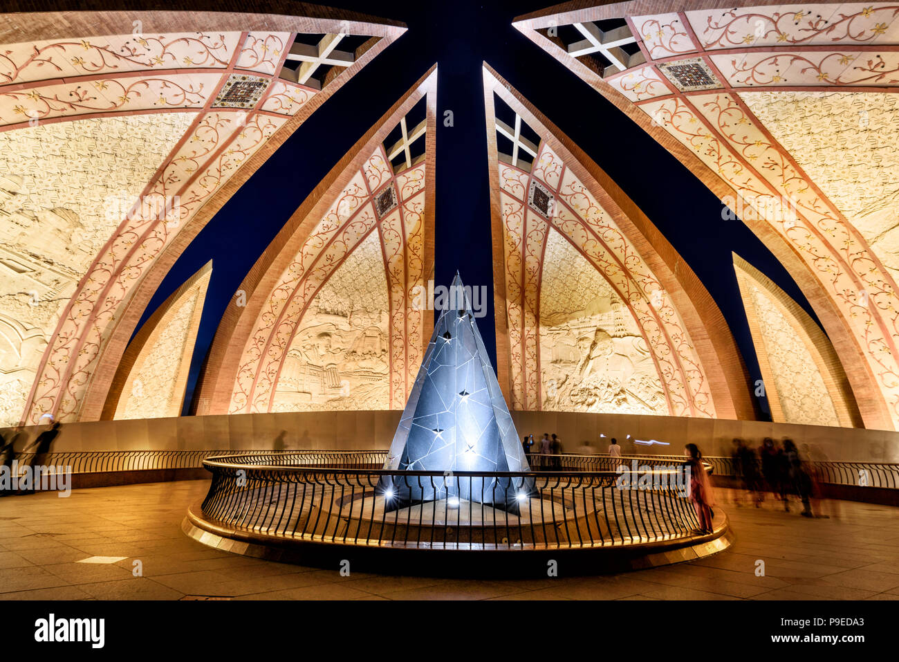 Five pointed star shaped leaves hi-res stock photography and images - Alamy