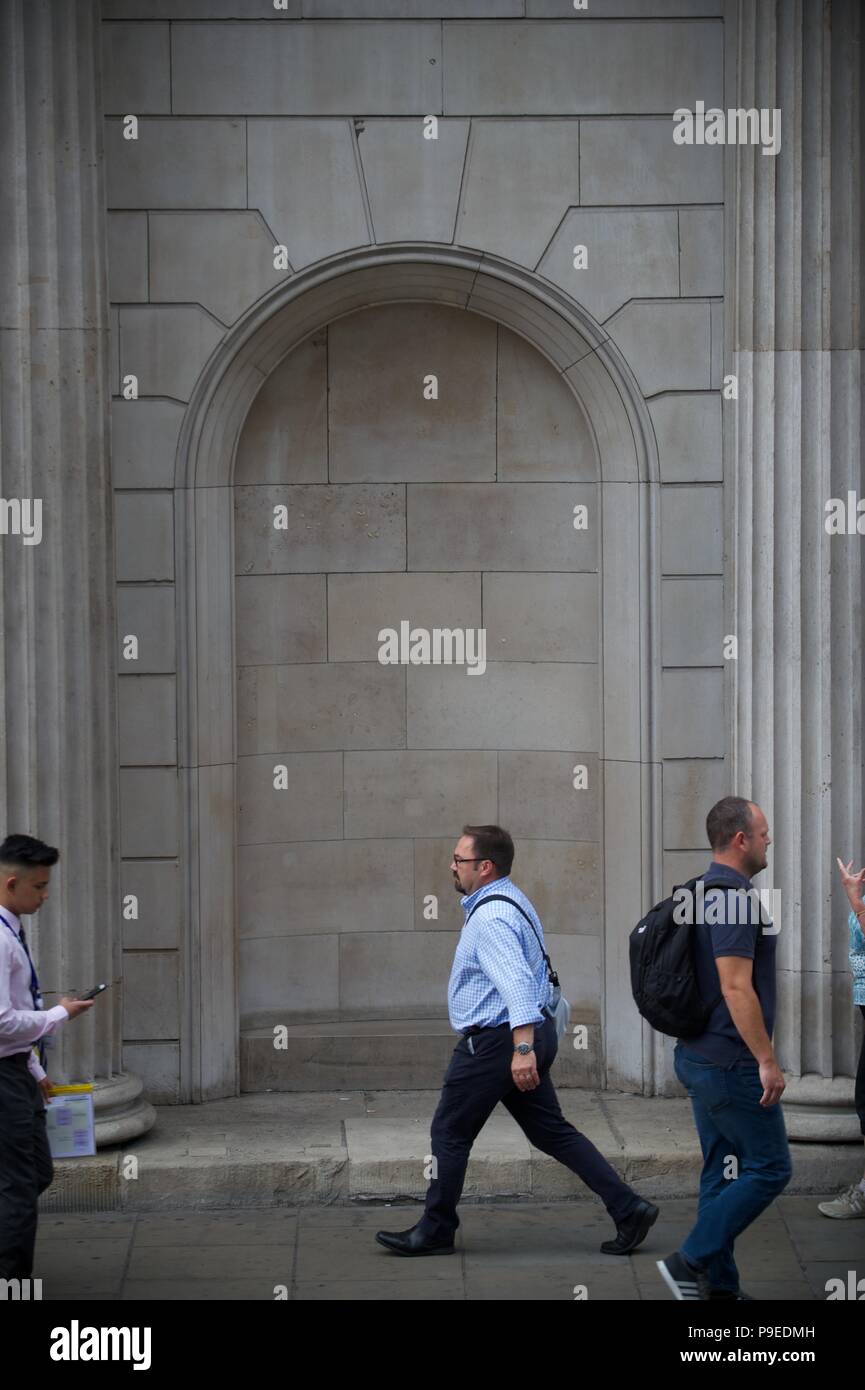 Busy threadneedle hi-res stock photography and images - Alamy