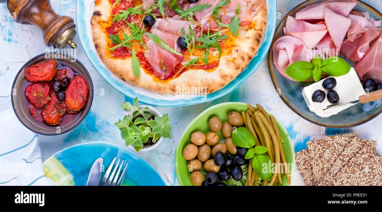 Italian food table hi-res stock photography and images - Alamy