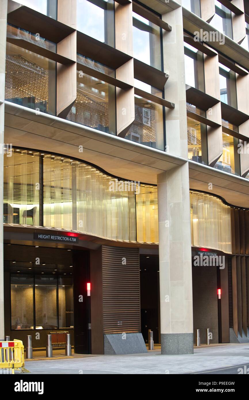Night bloomberg building hi-res stock photography and images - Alamy