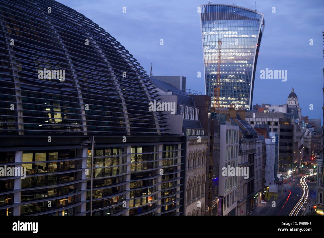 Night bloomberg building hi-res stock photography and images - Alamy