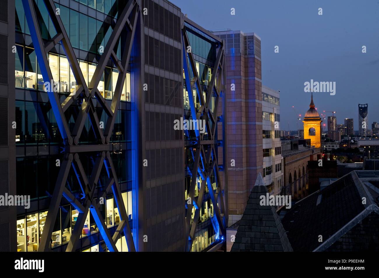Night bloomberg building hi-res stock photography and images - Alamy