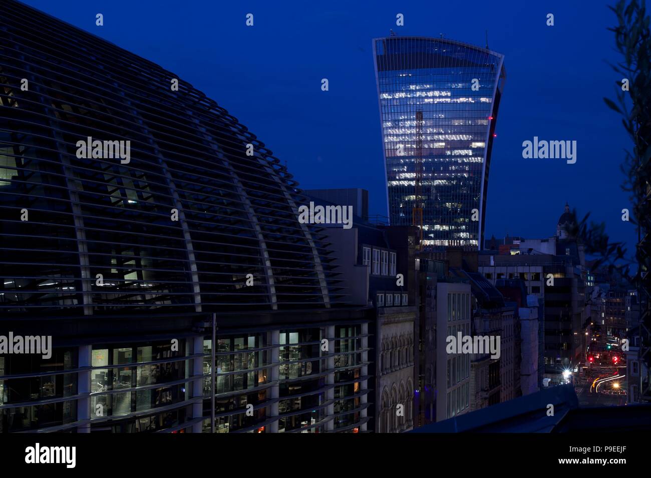 Bloomberg building night hi-res stock photography and images - Alamy