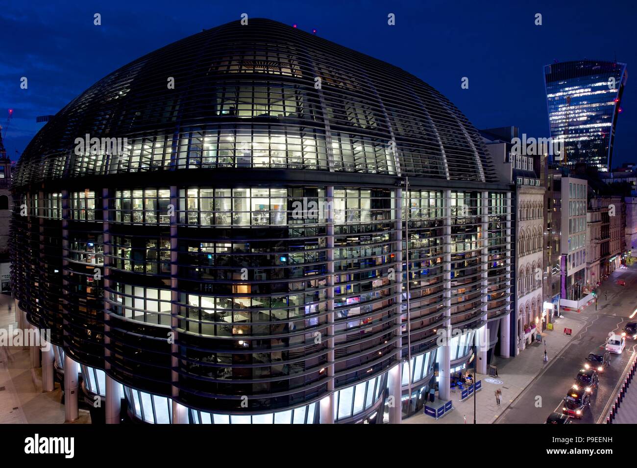 Night bloomberg building hi-res stock photography and images - Alamy