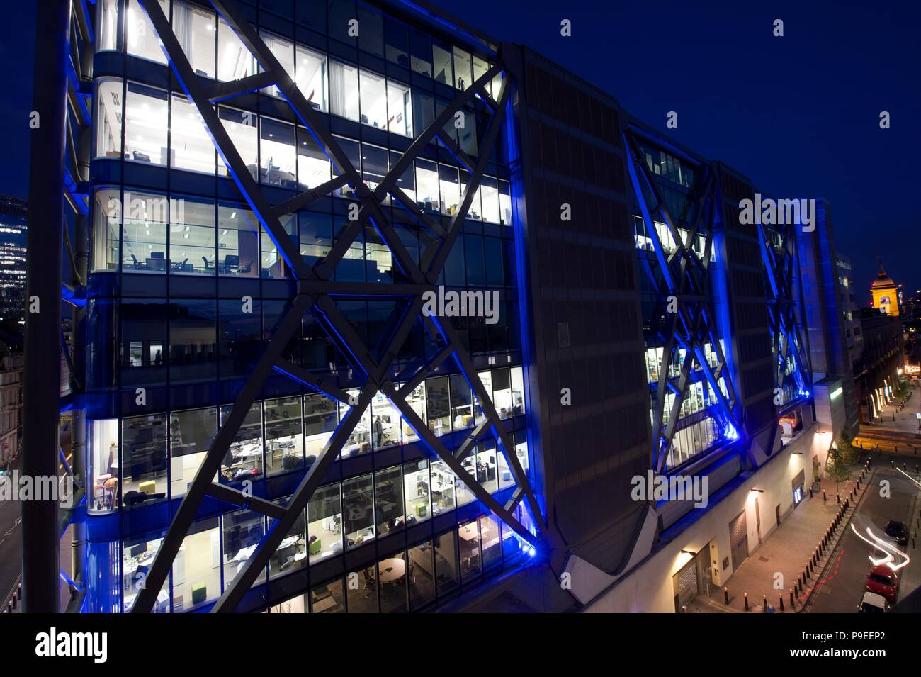 Night bloomberg building hi-res stock photography and images - Alamy