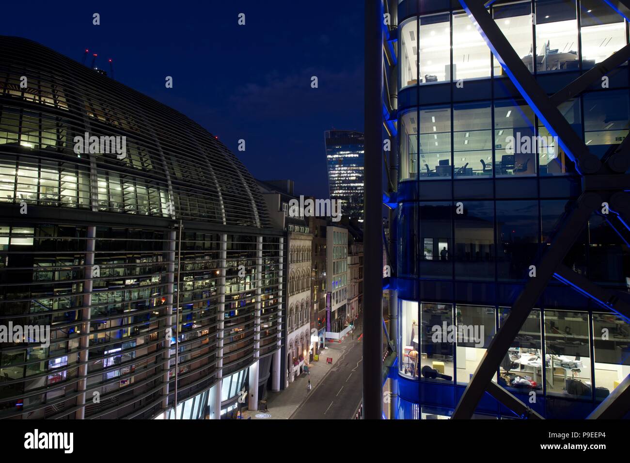 Night bloomberg building hi-res stock photography and images - Alamy