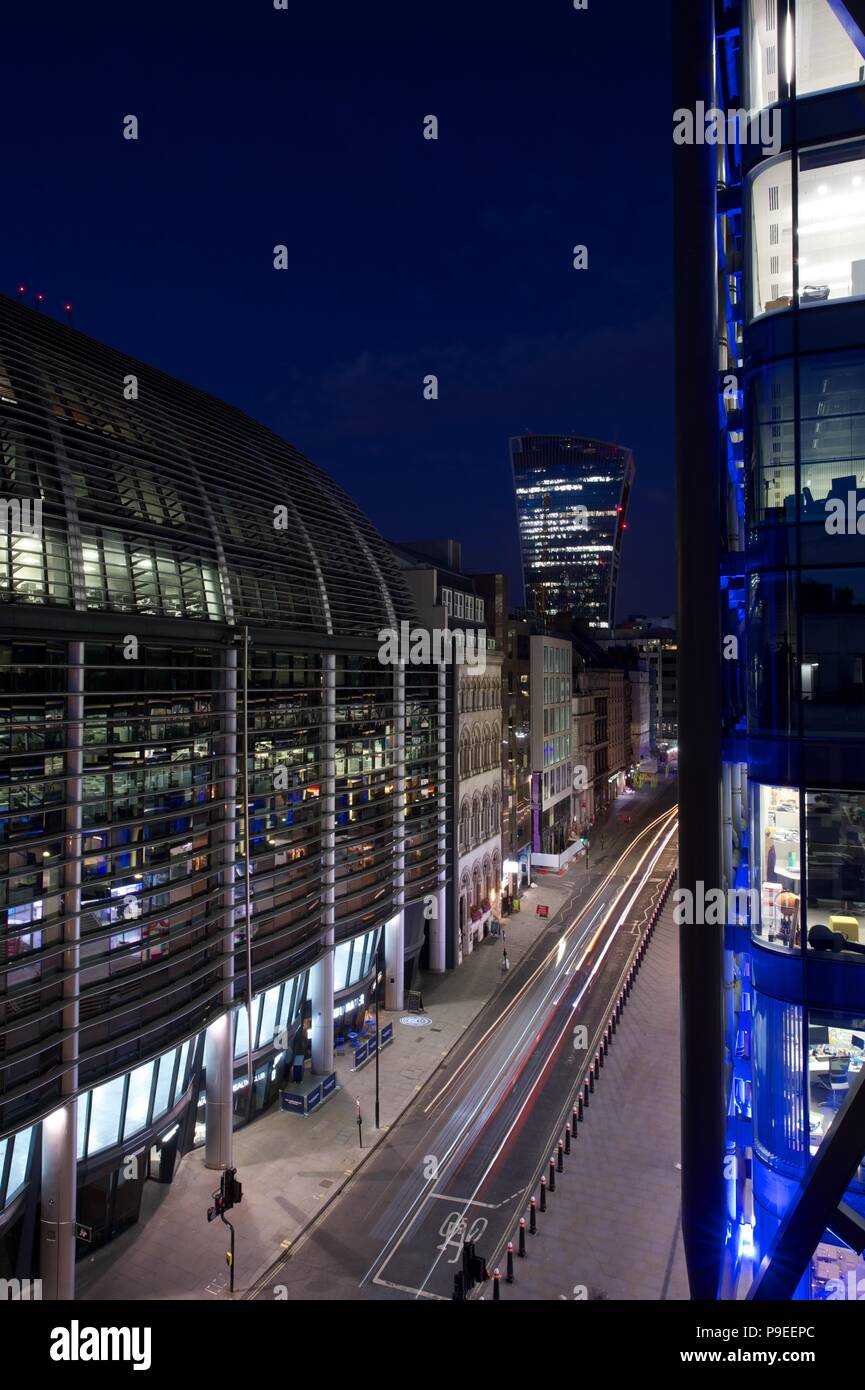 Bloomberg building night hi-res stock photography and images - Alamy