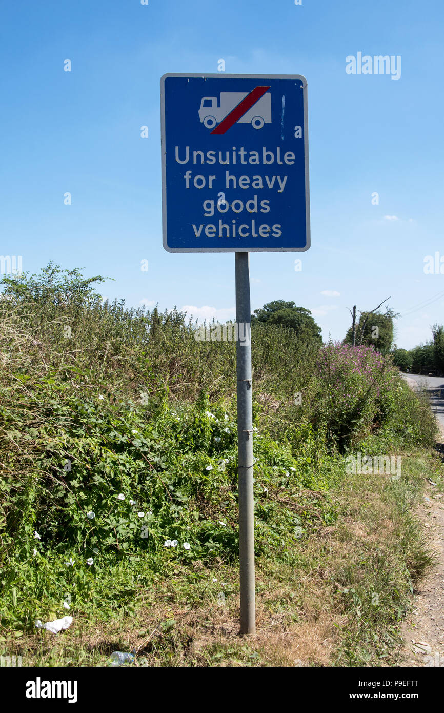 Unsuitable heavy goods vehicles sign hi-res stock photography and ...