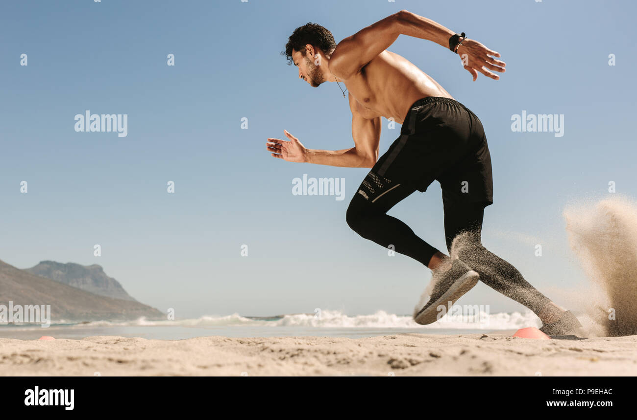 Side view of a muscular man hi-res stock photography and images - Alamy